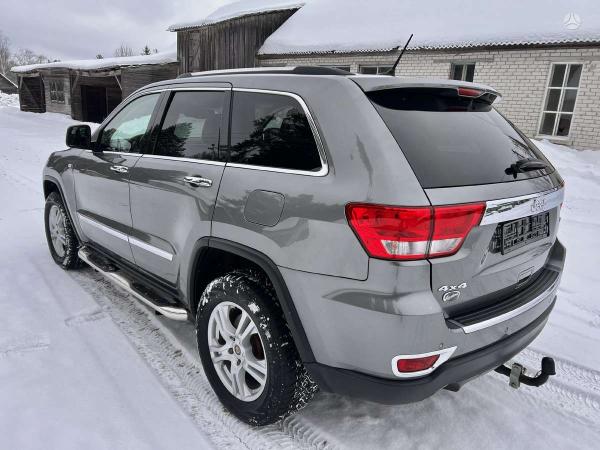 Grey Jeep Grand Cherokee 2013 in Utena, with an engine capacity of 2.99 L and mileage of 184 thousand km for 9200 €, photo 5 on AUTOMOTO.COM.LV