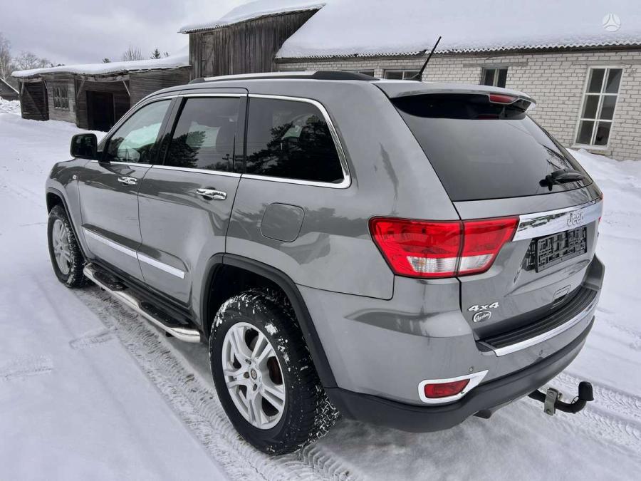 Pelēks Jeep Grand Cherokee 2013 Utena, ar dzinēja tilpumu 2.99 L un nobraukumu 184 tūkst. km par 9200 €, foto 5 vietnē AUTOMOTO.COM.LV