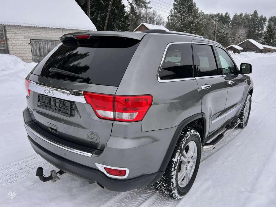 Pelēks Jeep Grand Cherokee 2013 Utena, ar dzinēja tilpumu 2.99 L un nobraukumu 184 tūkst. km par 9200 €, foto 6 vietnē AUTOMOTO.COM.LV