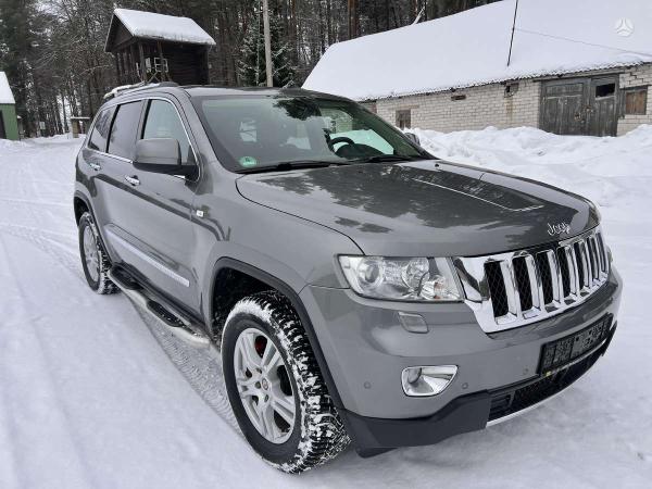 Grey Jeep Grand Cherokee 2013 in Utena, with an engine capacity of 2.99 L and mileage of 184 thousand km for 9200 €, photo 8 on AUTOMOTO.COM.LV