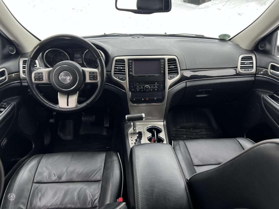 Pelēks Jeep Grand Cherokee 2013 Utena, ar dzinēja tilpumu 2.99 L un nobraukumu 184 tūkst. km par 9200 €, foto 10 vietnē AUTOMOTO.COM.LV