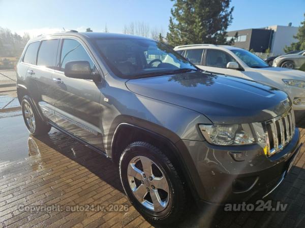 Pelēks Jeep Grand Cherokee 2013 Tartu, ar dzinēja tilpumu 3.00 L un nobraukumu 223 tūkst. km par 9999 €, foto 2 vietnē AUTOMOTO.COM.LV