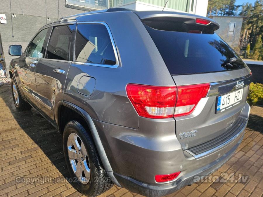 Pelēks Jeep Grand Cherokee 2013 Tartu, ar dzinēja tilpumu 3.00 L un nobraukumu 223 tūkst. km par 9999 €, foto 5 vietnē AUTOMOTO.COM.LV