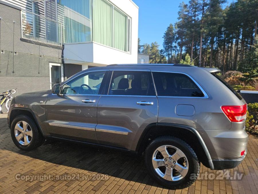 Pelēks Jeep Grand Cherokee 2013 Tartu, ar dzinēja tilpumu 3.00 L un nobraukumu 223 tūkst. km par 9999 €, foto 6 vietnē AUTOMOTO.COM.LV