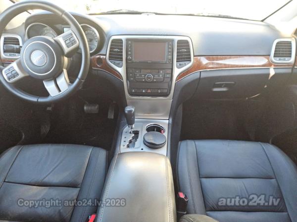 Pelēks Jeep Grand Cherokee 2013 Tartu, ar dzinēja tilpumu 3.00 L un nobraukumu 223 tūkst. km par 9999 €, foto 7 vietnē AUTOMOTO.COM.LV