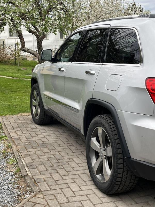 Pelēks Jeep Grand Cherokee 2013 Kauņa, ar dzinēja tilpumu 5.70 L un nobraukumu 336 tūkst. km par 12800 €, foto 8 vietnē AUTOMOTO.COM.LV
