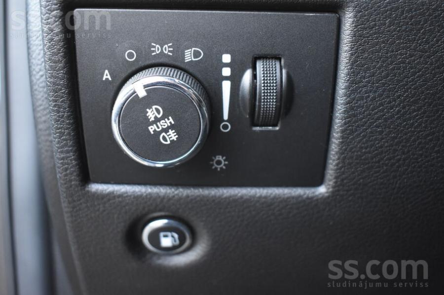 Pelēks Jeep Grand Cherokee 2013 Talsi, ar dzinēja tilpumu 3.00 L un nobraukumu 199 tūkst. km par 13000 €, foto 14 vietnē AUTOMOTO.COM.LV
