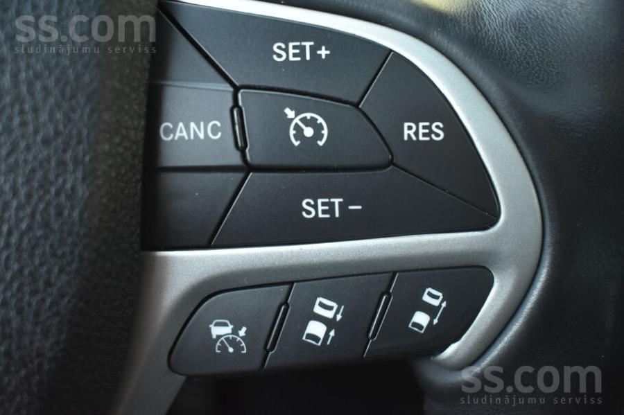 Pelēks Jeep Grand Cherokee 2013 Talsi, ar dzinēja tilpumu 3.00 L un nobraukumu 199 tūkst. km par 13000 €, foto 15 vietnē AUTOMOTO.COM.LV