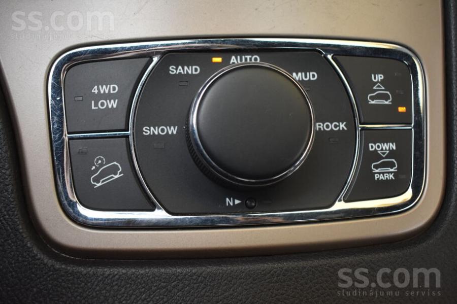 Pelēks Jeep Grand Cherokee 2013 Talsi, ar dzinēja tilpumu 3.00 L un nobraukumu 199 tūkst. km par 13000 €, foto 17 vietnē AUTOMOTO.COM.LV