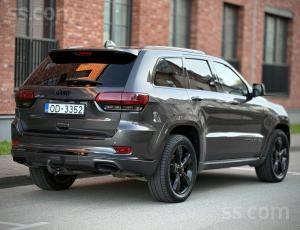 Grey Jeep Grand Cherokee 2013 in Riga, with an engine capacity of 3.00 L and mileage of 207 thousand km for 14990 €, photo 7 on AUTOMOTO.COM.LV