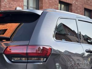 Grey Jeep Grand Cherokee 2013 in Riga, with an engine capacity of 3.00 L and mileage of 207 thousand km for 14990 €, photo 9 on AUTOMOTO.COM.LV