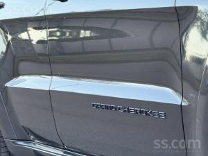 Grey Jeep Grand Cherokee 2013 in Riga, with an engine capacity of 3.00 L and mileage of 207 thousand km for 14990 €, photo 11 on AUTOMOTO.COM.LV