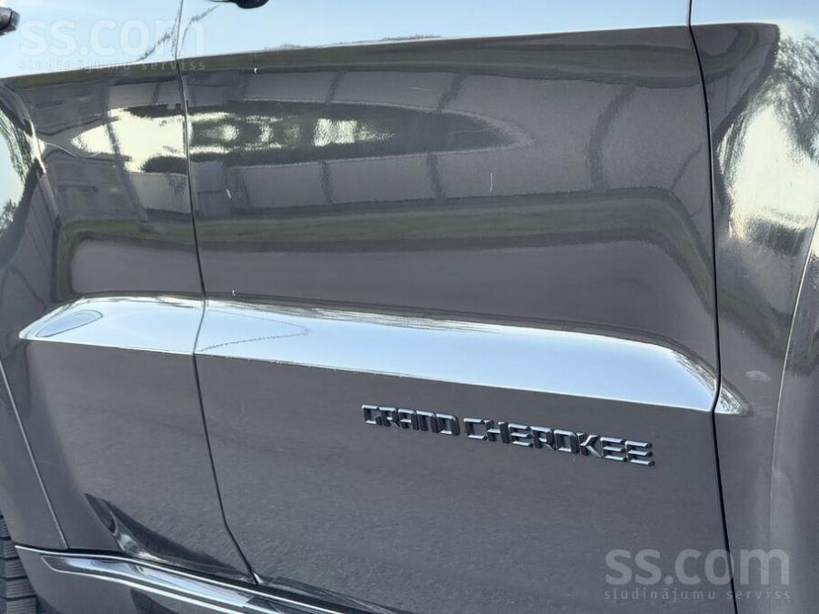 Grey Jeep Grand Cherokee 2013 in Riga, with an engine capacity of 3.00 L and mileage of 207 thousand km for 14990 €, photo 11 on AUTOMOTO.COM.LV