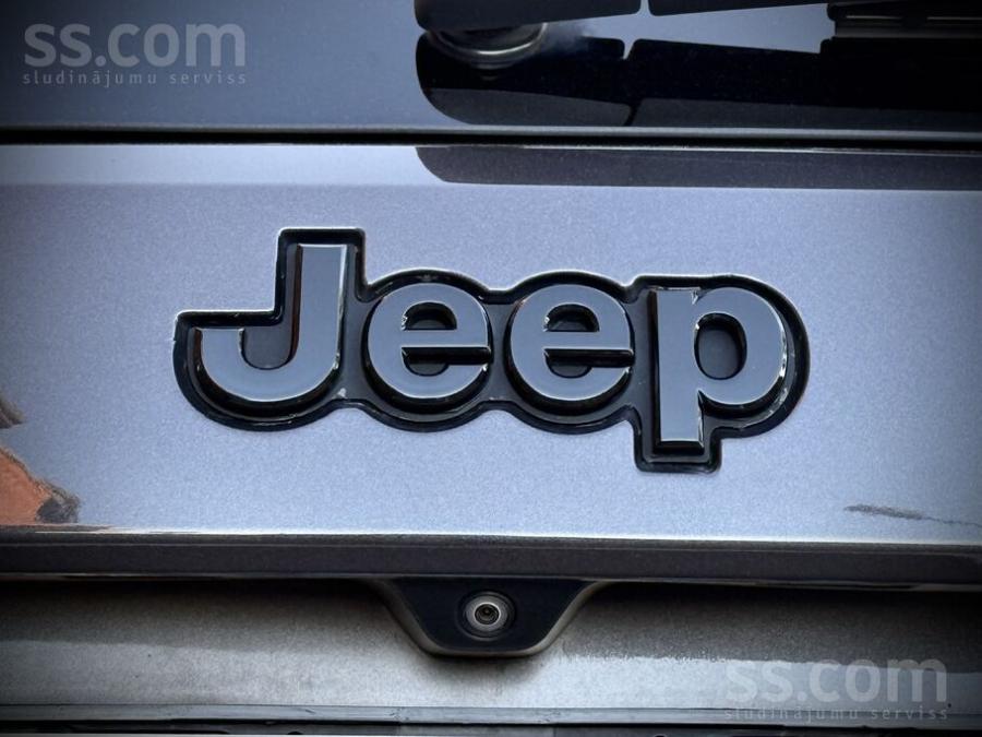 Grey Jeep Grand Cherokee 2013 in Riga, with an engine capacity of 3.00 L and mileage of 207 thousand km for 14990 €, photo 13 on AUTOMOTO.COM.LV