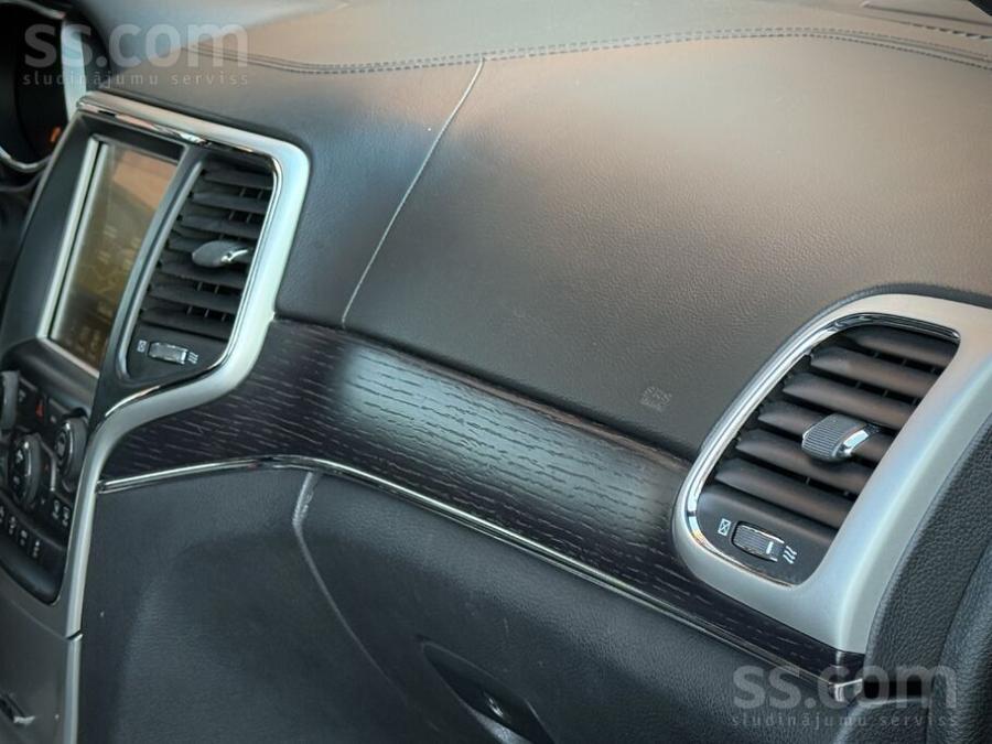 Grey Jeep Grand Cherokee 2013 in Riga, with an engine capacity of 3.00 L and mileage of 207 thousand km for 14990 €, photo 22 on AUTOMOTO.COM.LV