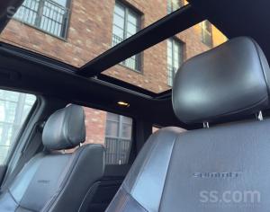 Grey Jeep Grand Cherokee 2013 in Riga, with an engine capacity of 3.00 L and mileage of 207 thousand km for 14990 €, photo 29 on AUTOMOTO.COM.LV