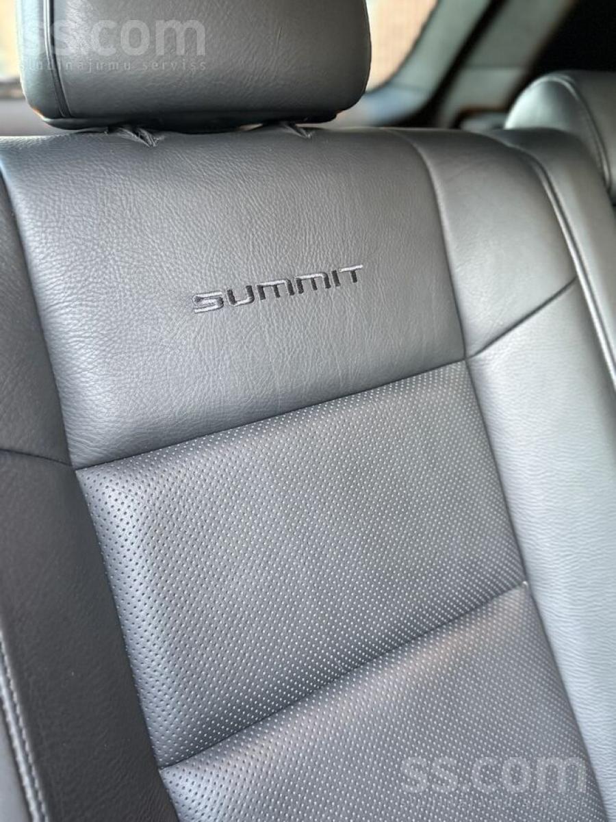 Grey Jeep Grand Cherokee 2013 in Riga, with an engine capacity of 3.00 L and mileage of 207 thousand km for 14990 €, photo 31 on AUTOMOTO.COM.LV