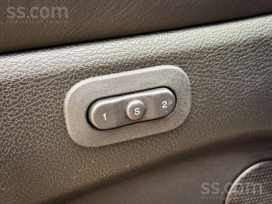 Pelēks Jeep Grand Cherokee 2013 Rīga, ar dzinēja tilpumu 3.00 L un nobraukumu 0 tūkst. km par 7950 €, foto 10 vietnē AUTOMOTO.COM.LV