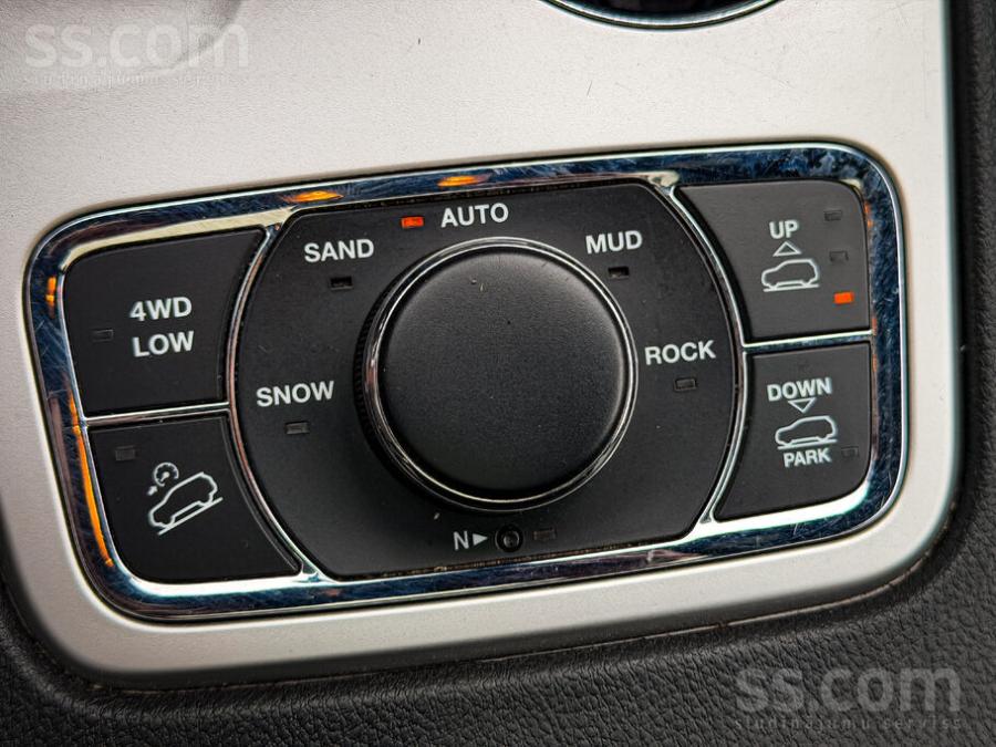 Pelēks Jeep Grand Cherokee 2013 Rīga, ar dzinēja tilpumu 3.00 L un nobraukumu 0 tūkst. km par 7950 €, foto 13 vietnē AUTOMOTO.COM.LV