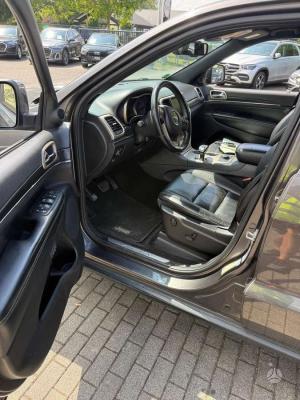 Grey Jeep Grand Cherokee 2013 in Marijampole, with an engine capacity of 2.99 L and mileage of 287 thousand km for 7650 €, photo 5 on AUTOMOTO.COM.LV