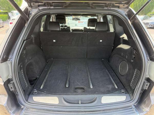 Grey Jeep Grand Cherokee 2013 in Marijampole, with an engine capacity of 2.99 L and mileage of 287 thousand km for 7650 €, photo 5 on AUTOMOTO.COM.LV