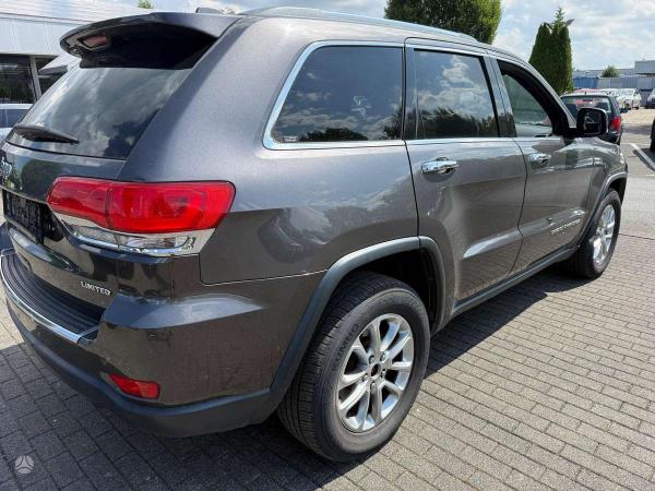 Grey Jeep Grand Cherokee 2013 in Marijampole, with an engine capacity of 2.99 L and mileage of 287 thousand km for 7650 €, photo 7 on AUTOMOTO.COM.LV