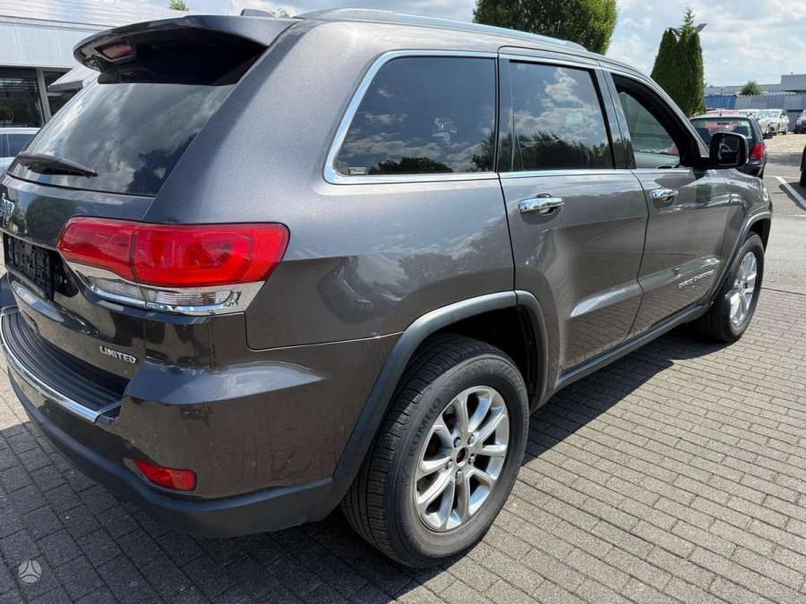 Grey Jeep Grand Cherokee 2013 in Marijampole, with an engine capacity of 2.99 L and mileage of 287 thousand km for 7650 €, photo 8 on AUTOMOTO.COM.LV