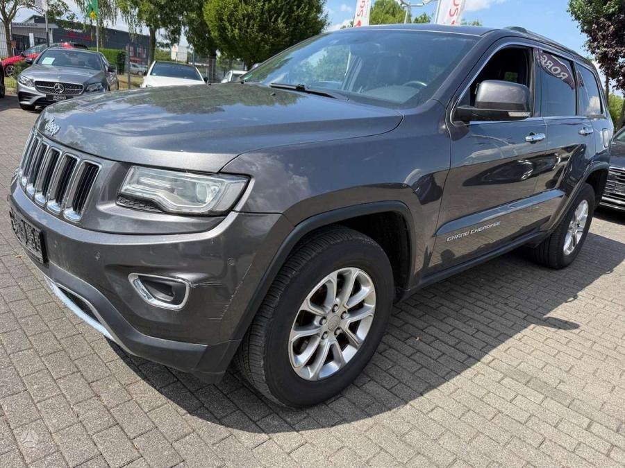 Grey Jeep Grand Cherokee 2013 in Marijampole, with an engine capacity of 2.99 L and mileage of 287 thousand km for 7650 €, photo 9 on AUTOMOTO.COM.LV