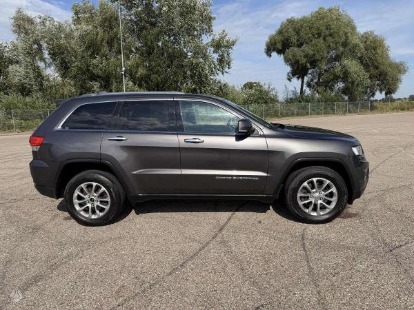 Pelēks Jeep Grand Cherokee 2013 Marijampole, ar dzinēja tilpumu 2.99 L un nobraukumu 289 tūkst. km par 6950 €, foto 7 vietnē AUTOMOTO.COM.LV