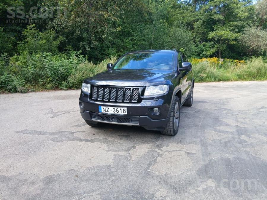 Pelēks Jeep Grand Cherokee 2013 Rīga, ar dzinēja tilpumu 3.00 L un nobraukumu 179 tūkst. km par 9500 €, foto 1 vietnē AUTOMOTO.COM.LV