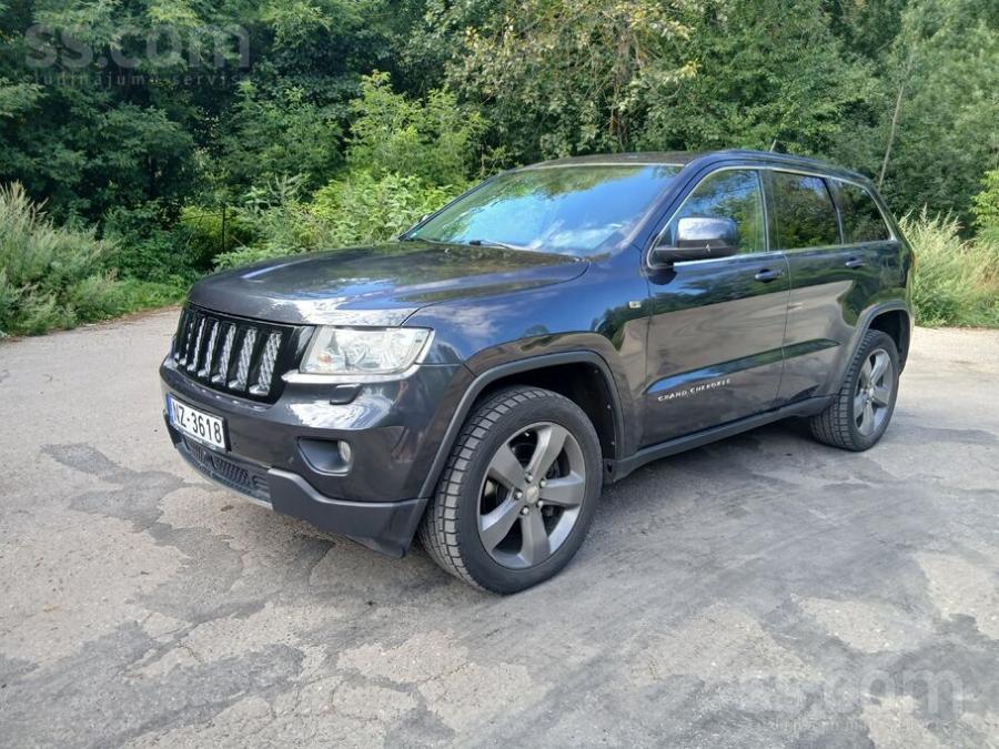 Pelēks Jeep Grand Cherokee 2013 Rīga, ar dzinēja tilpumu 3.00 L un nobraukumu 179 tūkst. km par 9500 €, foto 3 vietnē AUTOMOTO.COM.LV