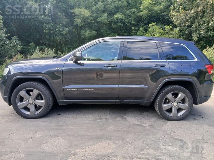 Pelēks Jeep Grand Cherokee 2013 Rīga, ar dzinēja tilpumu 3.00 L un nobraukumu 179 tūkst. km par 9500 €, foto 4 vietnē AUTOMOTO.COM.LV