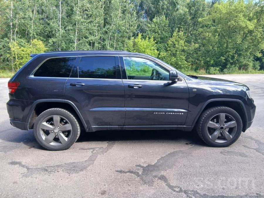 Pelēks Jeep Grand Cherokee 2013 Rīga, ar dzinēja tilpumu 3.00 L un nobraukumu 179 tūkst. km par 9500 €, foto 8 vietnē AUTOMOTO.COM.LV