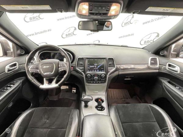 Pelēks Jeep Grand Cherokee 2014 Viļņa, ar dzinēja tilpumu 6.42 L un nobraukumu 198 tūkst. km par 23000 €, foto 3 vietnē AUTOMOTO.COM.LV