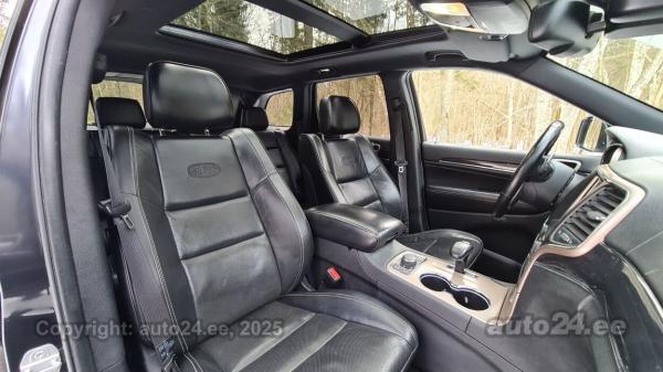 Grey Jeep Grand Cherokee 2014 in Tallinn, with an engine capacity of 3.00 L and mileage of 319 thousand km for 11950 €, photo 9 on AUTOMOTO.COM.LV
