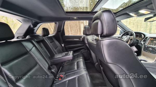 Grey Jeep Grand Cherokee 2014 in Tallinn, with an engine capacity of 3.00 L and mileage of 319 thousand km for 11950 €, photo 10 on AUTOMOTO.COM.LV