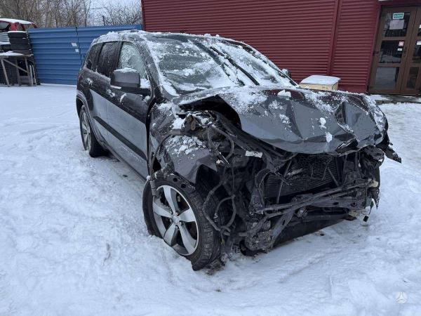 Pelēks Jeep Grand Cherokee 2014 Šauļi, ar dzinēja tilpumu 2.99 L un nobraukumu 188 tūkst. km par 5859 €, foto 2 vietnē AUTOMOTO.COM.LV
