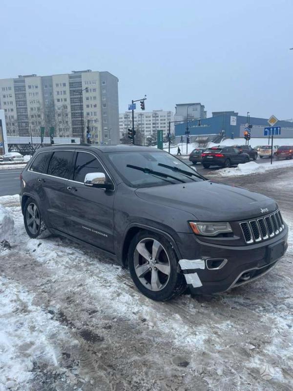 Grey Jeep Grand Cherokee 2014 in Vilnius, with an engine capacity of 5.65 L and mileage of 225 thousand km for 7190 €, photo 2 on AUTOMOTO.COM.LV