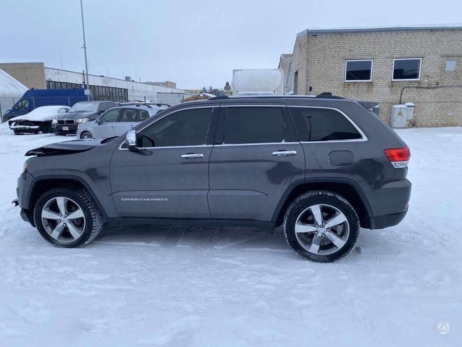 Grey Jeep Grand Cherokee 2014 in Siauliai, with an engine capacity of 3.60 L and mileage of 167 thousand km for 8400 €, photo 2 on AUTOMOTO.COM.LV