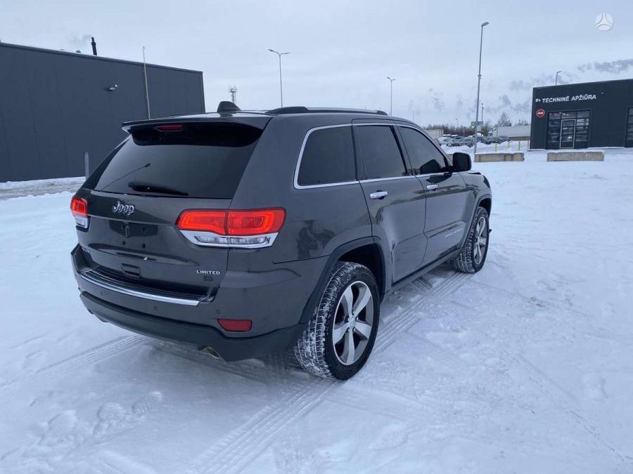 Grey Jeep Grand Cherokee 2014 in Siauliai, with an engine capacity of 3.60 L and mileage of 167 thousand km for 8400 €, photo 5 on AUTOMOTO.COM.LV