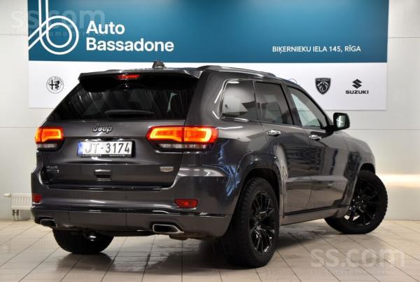 Grey Jeep Grand Cherokee 2014 in Riga, with an engine capacity of 3.00 L and mileage of 107 thousand km for 16990 €, photo 6 on AUTOMOTO.COM.LV