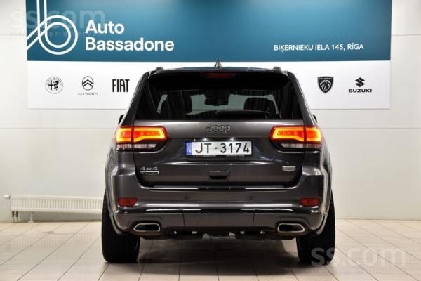 Grey Jeep Grand Cherokee 2014 in Riga, with an engine capacity of 3.00 L and mileage of 107 thousand km for 16990 €, photo 7 on AUTOMOTO.COM.LV