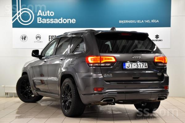 Grey Jeep Grand Cherokee 2014 in Riga, with an engine capacity of 3.00 L and mileage of 107 thousand km for 16990 €, photo 8 on AUTOMOTO.COM.LV