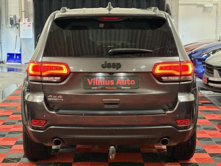 Grey Jeep Grand Cherokee 2014 in Vilnius, with an engine capacity of 2.99 L and mileage of 201 thousand km for 13500 €, photo 5 on AUTOMOTO.COM.LV
