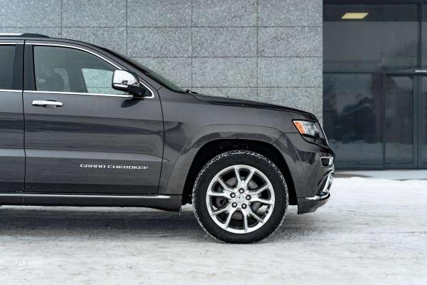 Pelēks Jeep Grand Cherokee 2014 Klaipėda, ar dzinēja tilpumu 5.65 L un nobraukumu 148 tūkst. km par 16900 €, foto 10 vietnē AUTOMOTO.COM.LV