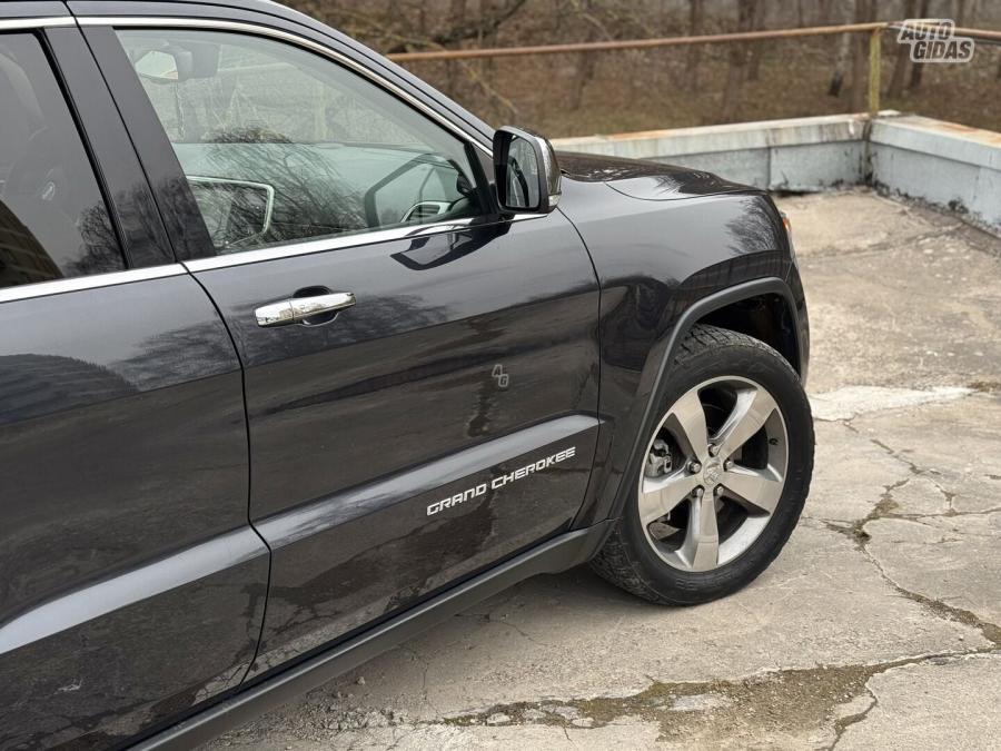 Pelēks Jeep Grand Cherokee 2014 Viļņa, ar dzinēja tilpumu 5.70 L un nobraukumu 143 tūkst. km par 15500 €, foto 15 vietnē AUTOMOTO.COM.LV
