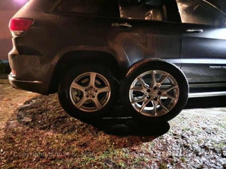 Grey Jeep Grand Cherokee 2014 in Parnu, with an engine capacity of 3.00 L and mileage of 238 thousand km for 15500 €, photo 11 on AUTOMOTO.COM.LV