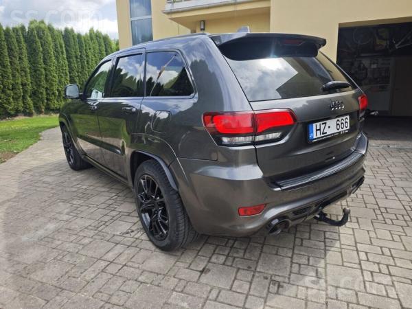 Pelēks Jeep Grand Cherokee 2014 Rīga, ar dzinēja tilpumu 6.40 L un nobraukumu 0 tūkst. km par 24500 €, foto 3 vietnē AUTOMOTO.COM.LV