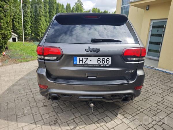 Pelēks Jeep Grand Cherokee 2014 Rīga, ar dzinēja tilpumu 6.40 L un nobraukumu 0 tūkst. km par 24500 €, foto 4 vietnē AUTOMOTO.COM.LV