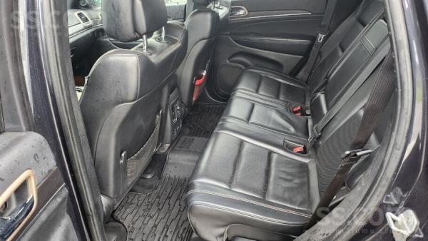 Pelēks Jeep Grand Cherokee 2014 Rīga, ar dzinēja tilpumu 3.00 L un nobraukumu 218 tūkst. km par 12900 €, foto 3 vietnē AUTOMOTO.COM.LV